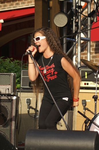 Teen Sara Menoudakis rocks in family band | Toronto Sun