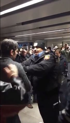 Startling video shows altercation with TTC constables | Toronto Sun