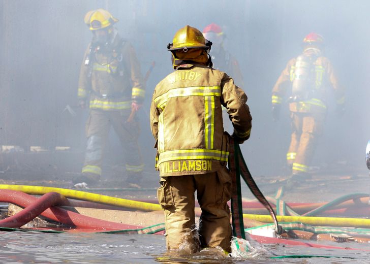 Firefighters battle blaze in downtown Whitby | Toronto Sun