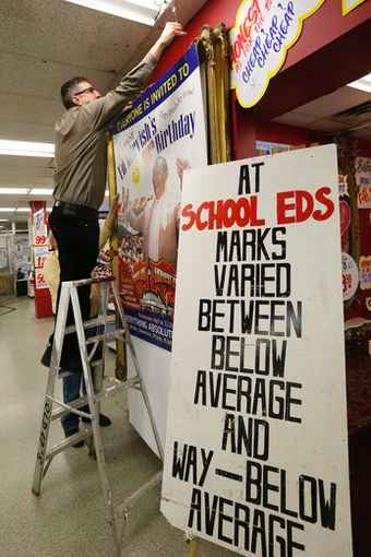 Honest Ed's sells more of the their famous signs | Toronto Sun