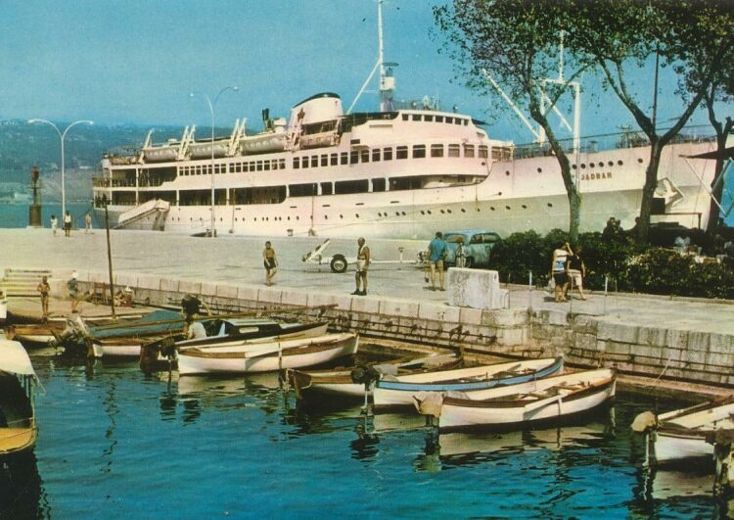 The boat that anchored Captain John's | Toronto Sun