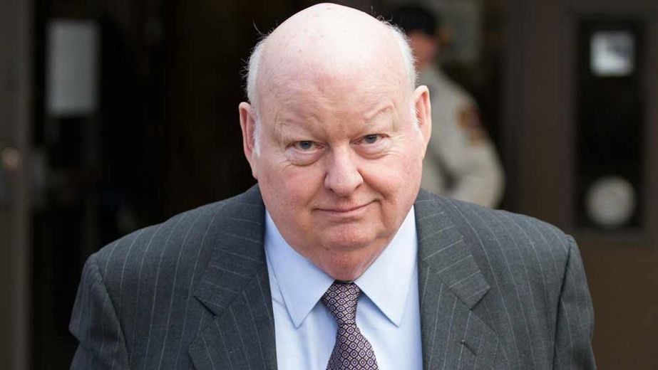 Sen. Mike Duffy and his middle finger salute | Toronto Sun