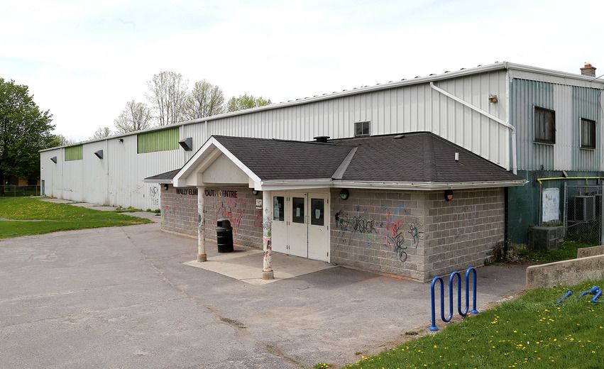 Wally Elmer auction raises $2,433 | The Kingston Whig Standard