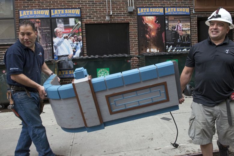 David Letterman's 'Late Show' set thrown into dumpster | Toronto Sun