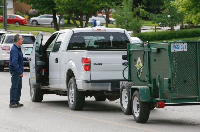 Bear standoff shows cuts put public at risk: Opposition | Toronto Sun