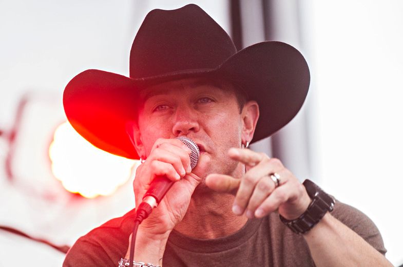 Country star Aaron Pritchett's latest tour a family affair | Toronto Sun