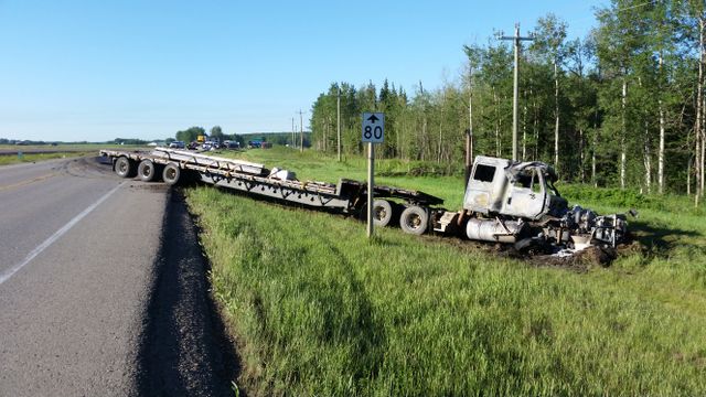 One dead after Highway 63 head-on crash north of Edmonton | Edmonton Sun