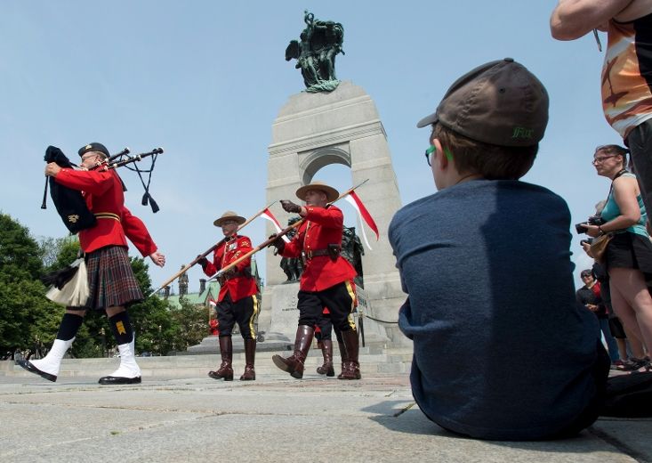 RCMP stand sentry at War Memorial | Ottawa Sun