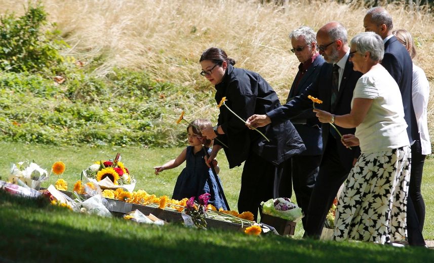 Britain pays tribute to 7/7 victims 10 years after London bombings ...