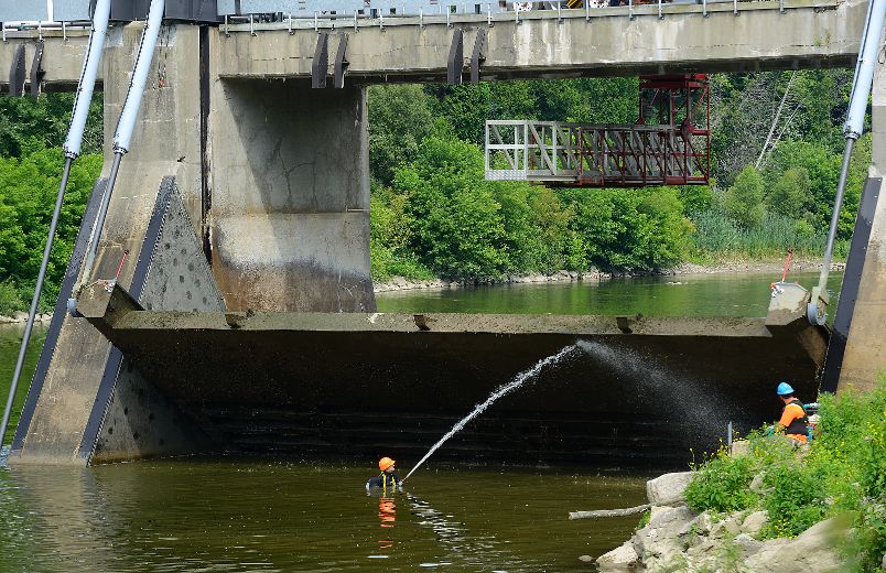 The seven-year hitch -- Springbank dam gate lifted | London Free Press