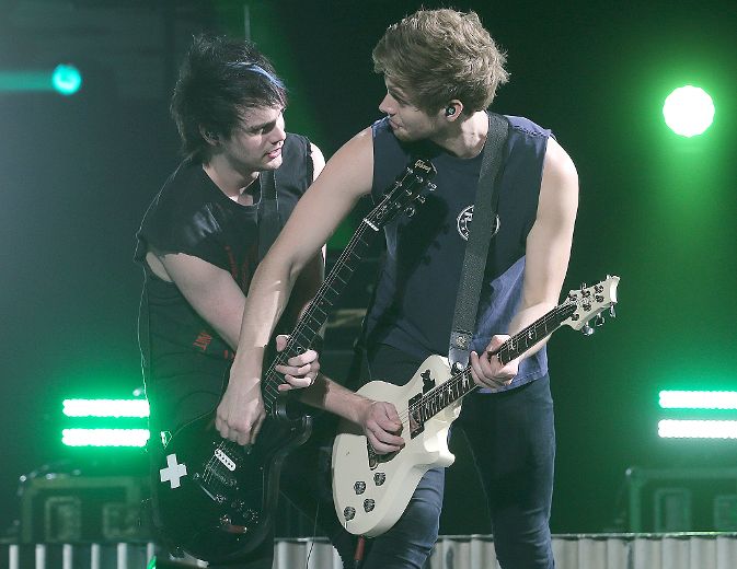 Australian boy band 5 Seconds of Summer treat MTS fans to 90 minutes of ...