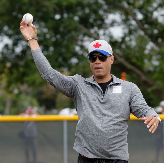 Hall of famer Robbie Alomar has message for little leaguers: Dream big ...