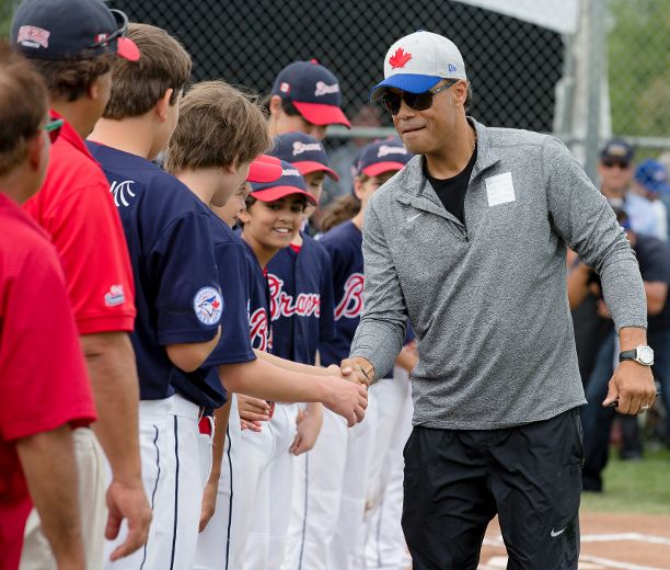 Hall of famer Robbie Alomar has message for little leaguers: Dream big ...
