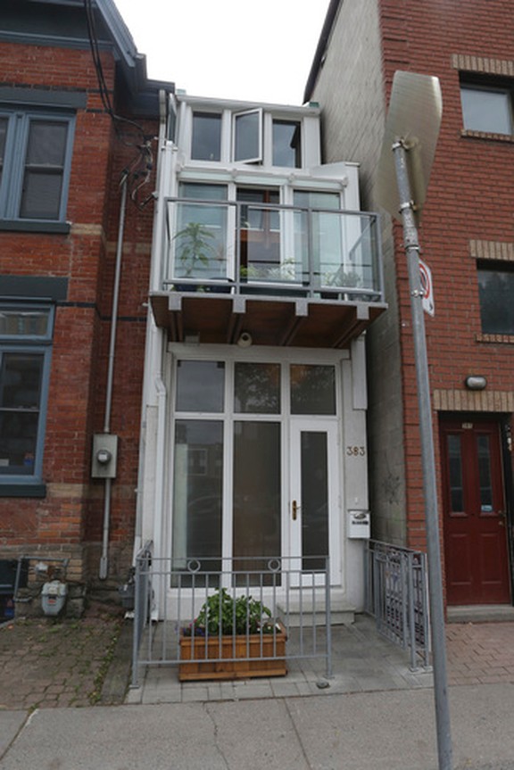 One of Toronto's narrowest homes up for sale | Toronto Sun