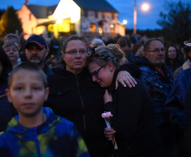Valley towns hug, cry at vigil to honour 3 dead women | Ottawa Sun