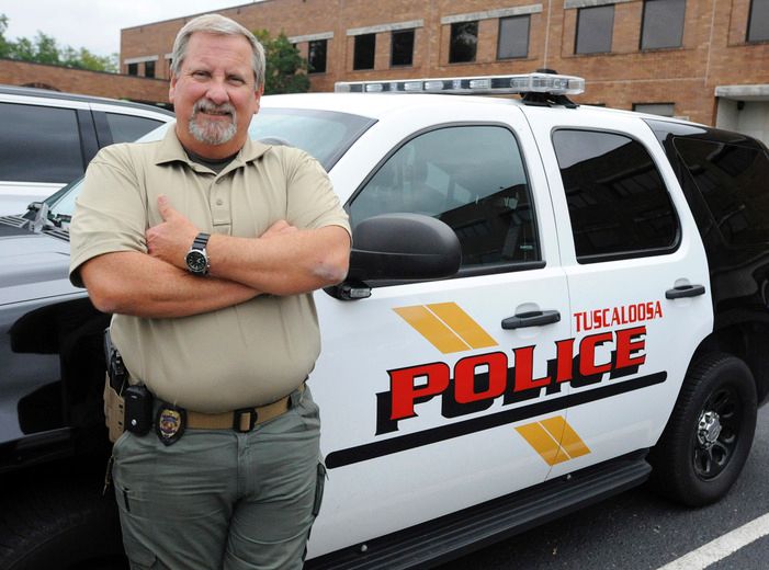 Alabama police officer retiring after 35 years without a sick day ...