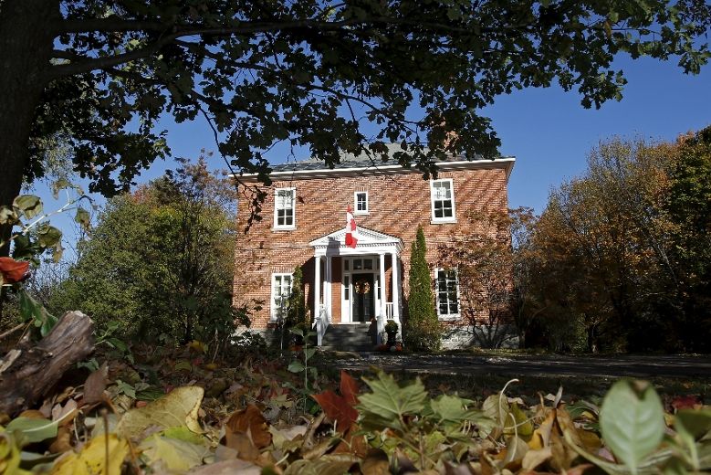 Justin Trudeau and family to live in Rideau Cottage, not 24 Sussex ...
