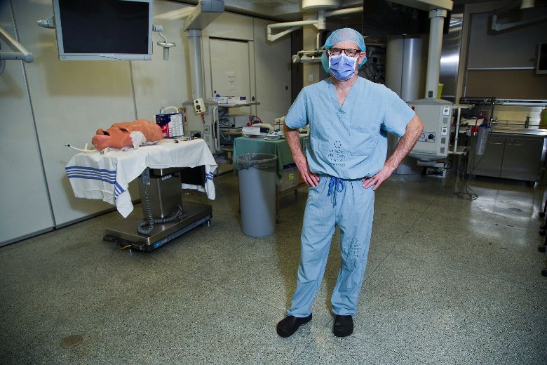 Surgeons blame long wait times for hip and knee replacements on Health ...
