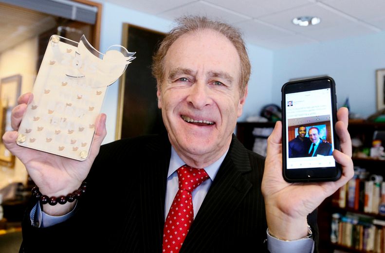 Norm Kelly collects tweet award | Toronto Sun