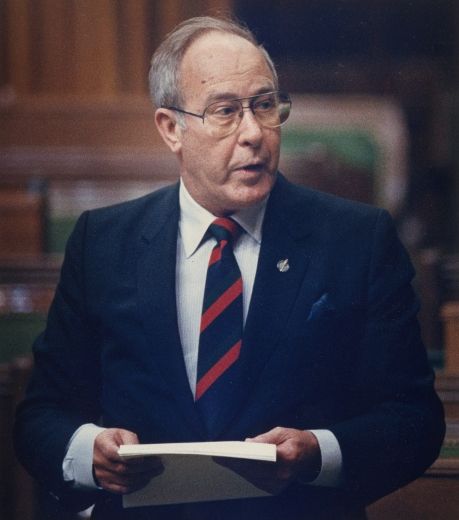 Former defence minister Robert Coates dies | Toronto Sun