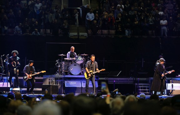 Classic Bruce Springsteen rocks Toronto with River Tour stop | Toronto Sun