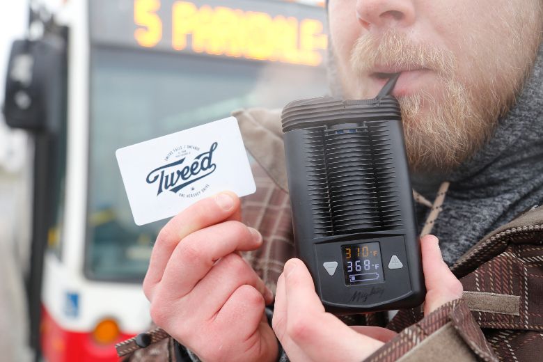 Man fuming after bus boot | Belleville Intelligencer