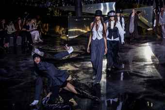 Models falling on the runway an inevitable part of fashion shows ...