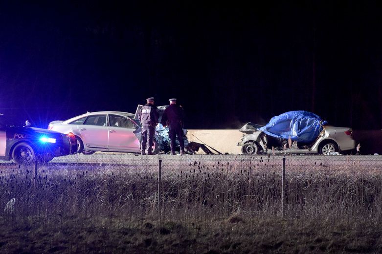 One dead in wrong-way crash on QEW | Toronto Sun