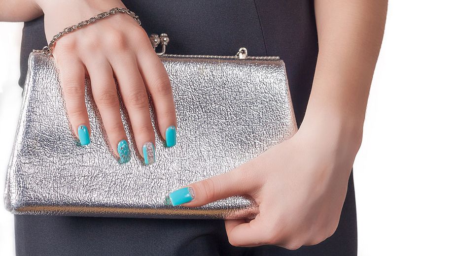 One crappy date; Woman hides poop in purse when toilet won't flush ...