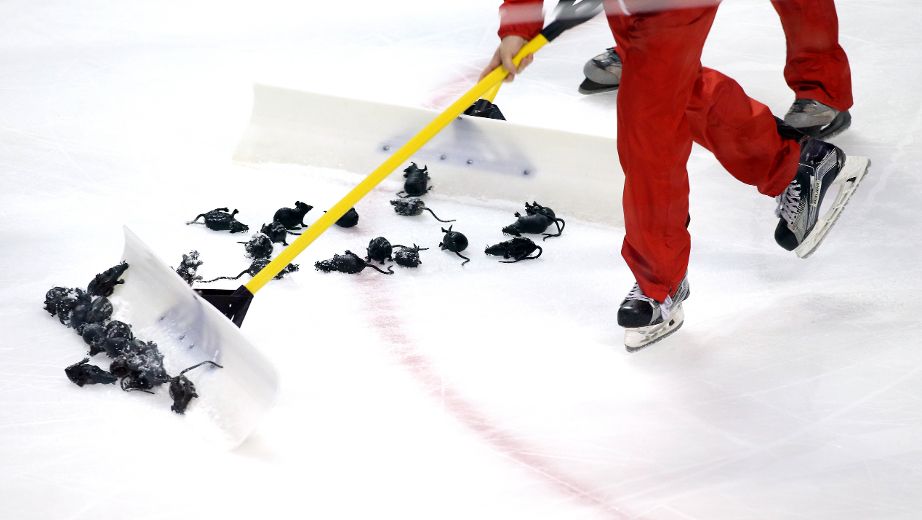 Panthers penalized as fans throw rubber rats on ice | Toronto Sun