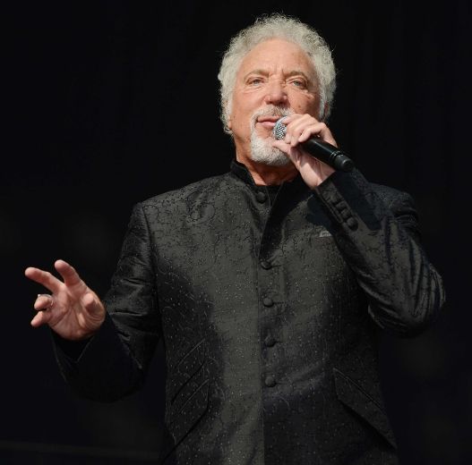 Tom Jones' wife dies after battle with cancer | Leduc Representative