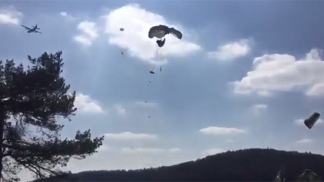 Video of Army airborne drop shows Humvees falling from sky | Toronto Sun