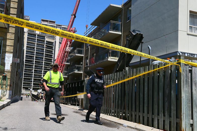 Construction worker falls off building | Toronto Sun