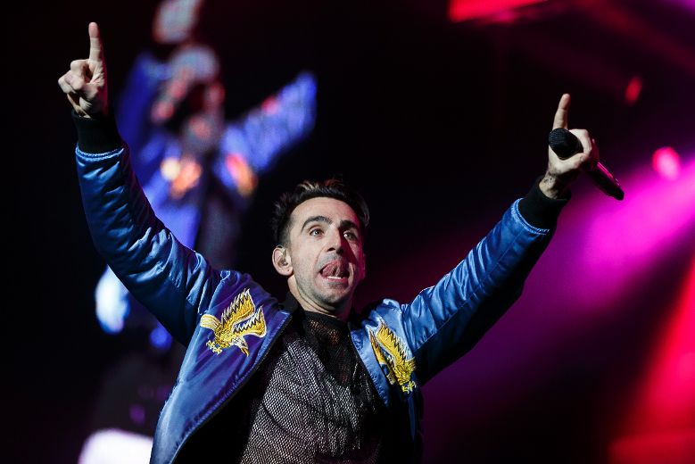 Review: Hedley's Hello tour gave Edmonton fans two hours of pure fun ...