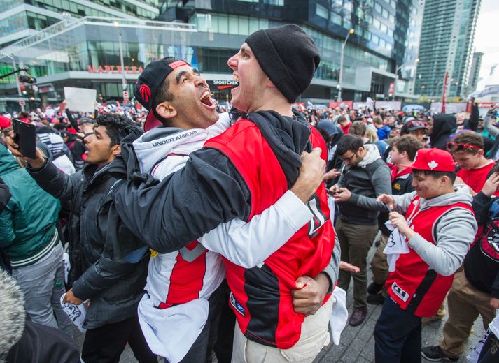 Raptor fans celebrate beating the Heat | Toronto Sun