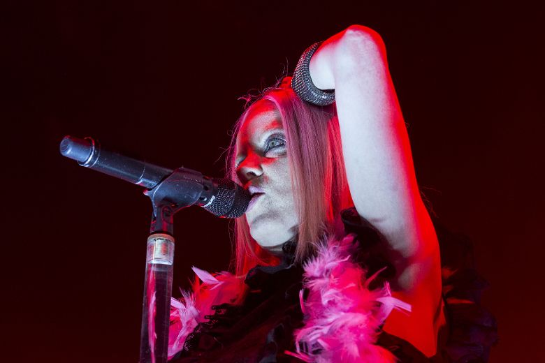 Garbage singer Shirley Manson trips, falls off stage | Toronto Sun