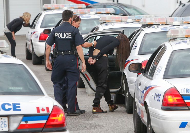 Raids target Toronto's street gangs | Toronto Sun