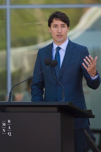 Trudeau booed in Quebec for speaking English on Fete nationale ...