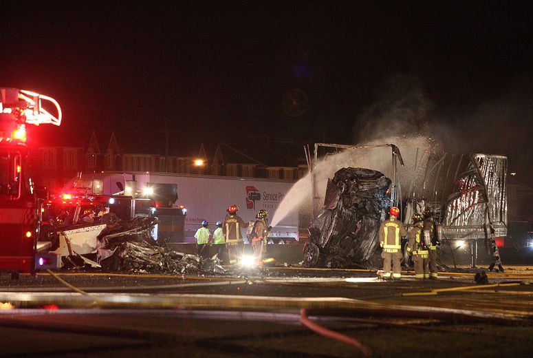 4 killed in Hwy. 400 crash | Toronto Sun