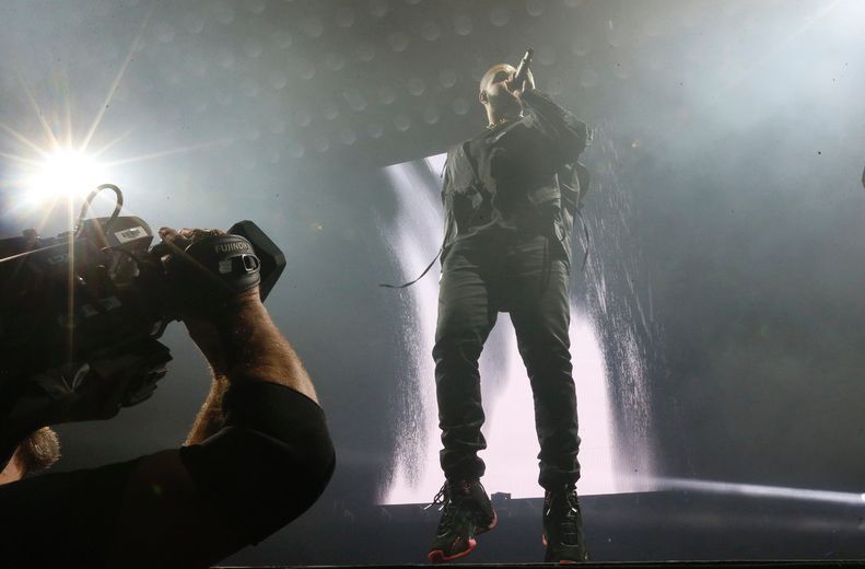 Drake brings the love home to Toronto | Toronto Sun