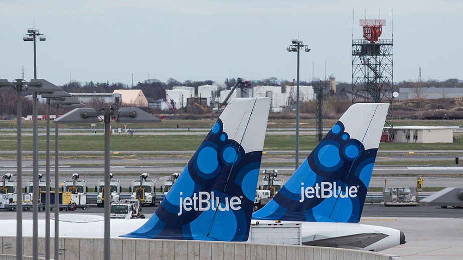 More than 20 passengers, crew hurt in JetBlue turbulence | Toronto Sun