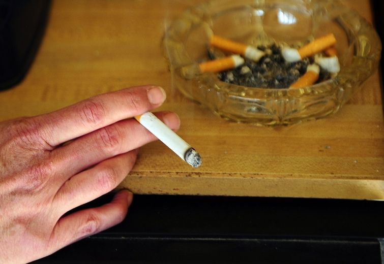 Smoking, bad diets and other unhealthy habits are shortening Canadians ...