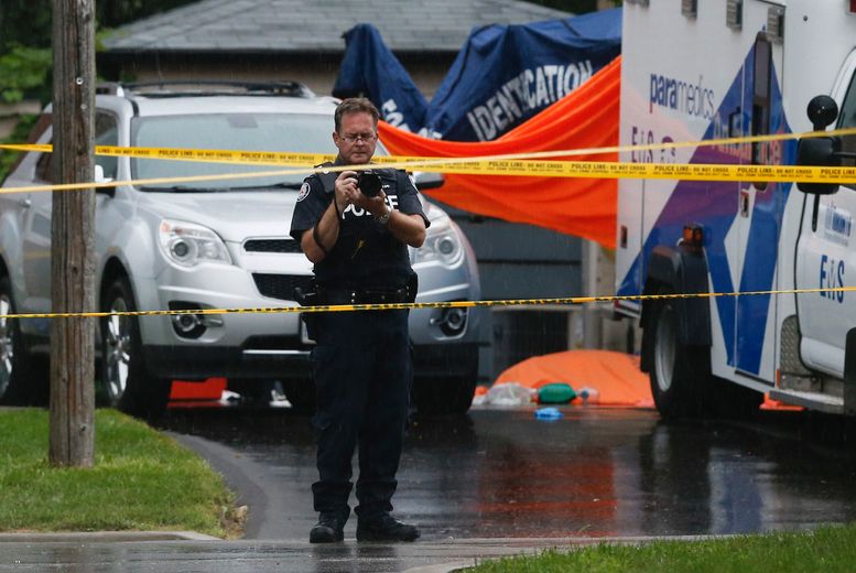 Three dead in crossbow attack in Toronto's east end | Toronto Sun