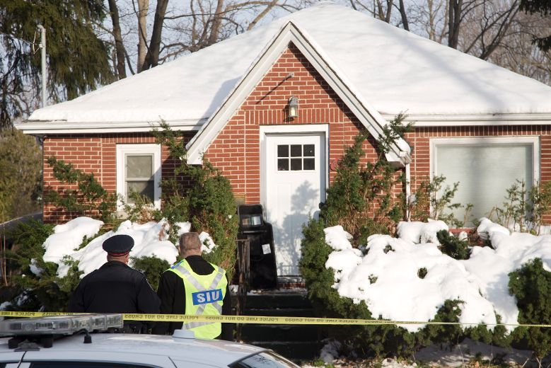 Officer shot with crossbow, man shot dead by cops in London, Ont ...