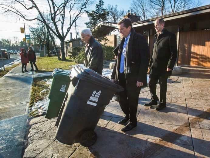 Mayor moves to contract out trash collection in Scarborough | Toronto Sun