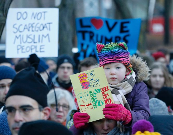 Toronto rally protests U.S. travel ban | Toronto Sun