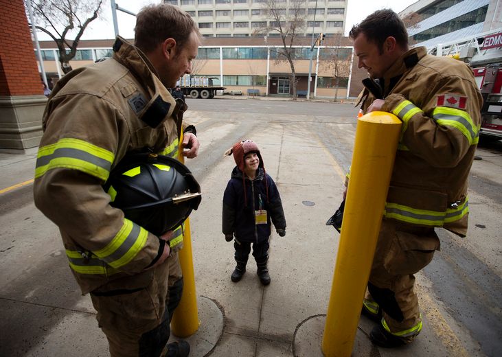 Fire fighters extend rooftop camp out | Edmonton Sun