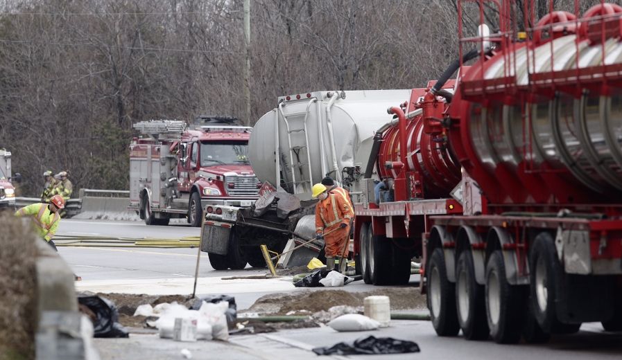 Tanker crash spills 23,000 litres of gasoline in Caledon area | Toronto Sun