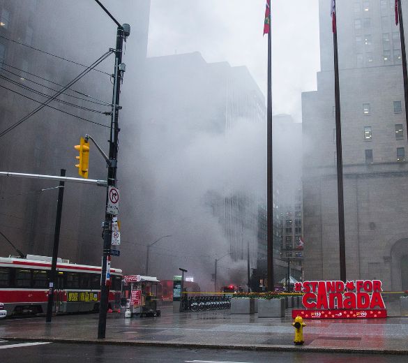 Hydro vault explosion rocks Financial District | Toronto Sun
