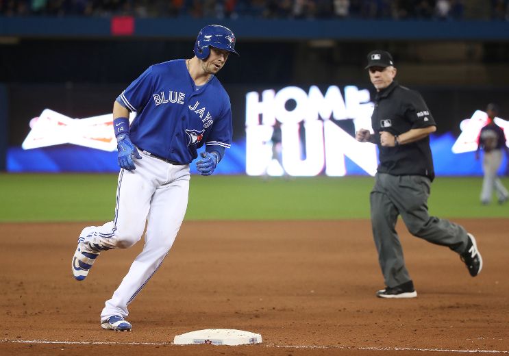 Blue Jays Smoak Mariners, continue to roll | Toronto Sun